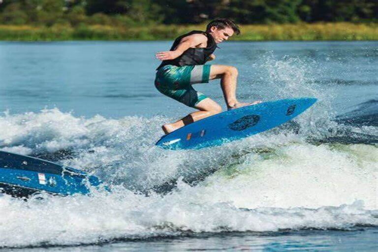 How to Start Wakesurfing as a Complete Beginner